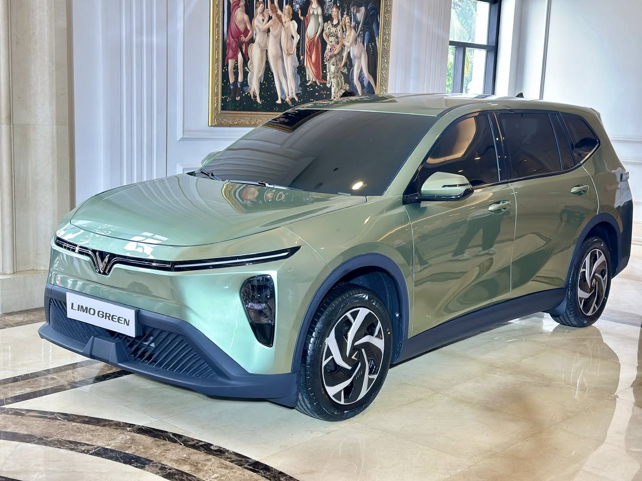 VinFast Limo Green lộ thông số chi tiết: 201 mã lực, 450km/sạc, màn 10,1 inch, lớn hơn Xpander ...